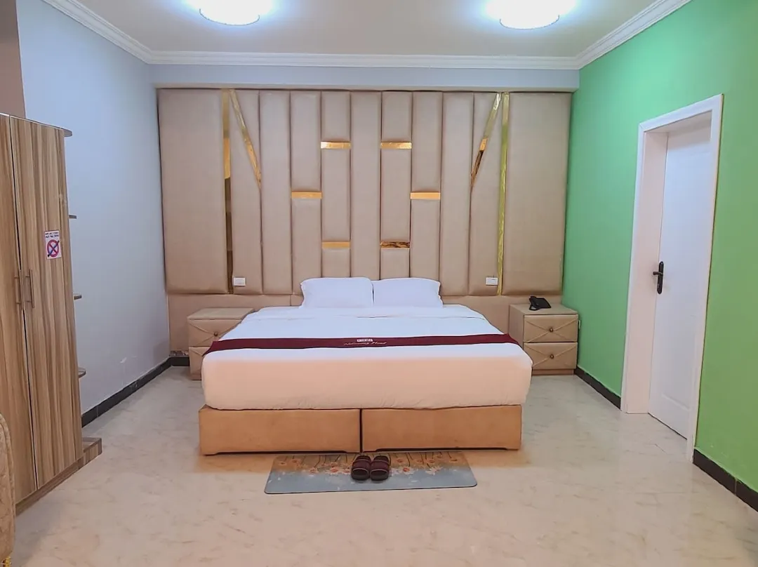 Nahusenay Hotel - Addis Ababa