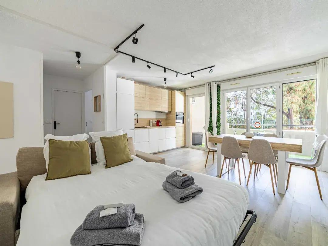 Comfort And Serenity With A/c, Parking And Balcony - Le Cannet