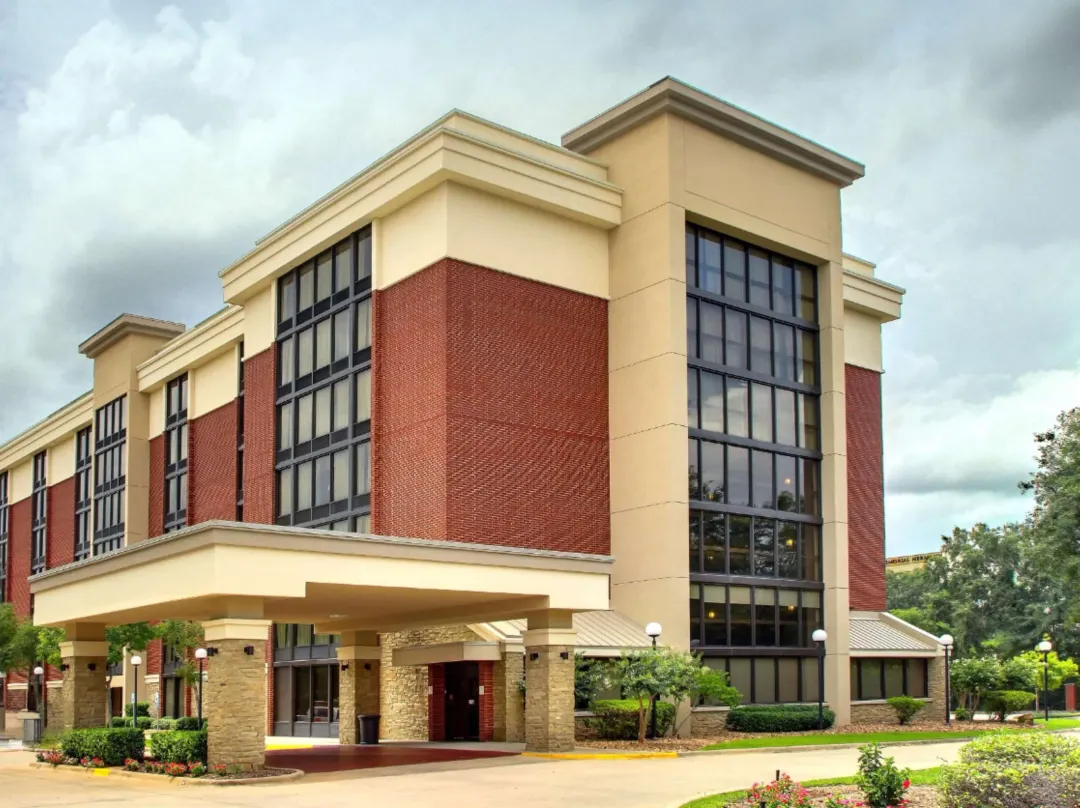 Heritage Inn & Suites The Woodlands, Trademark By Wyndham - The Woodlands, TX