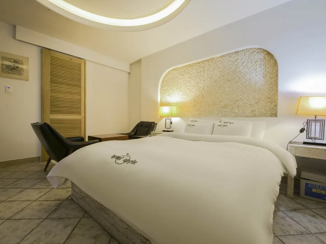 Chungju Apple Hotel - Chungju