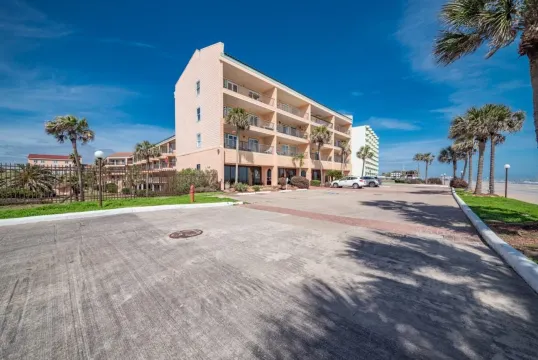 Gulf View And Resort Amenities - Beautiful Coastal Escape - Galveston, TX