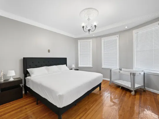 Fully Equipped Kitchen And High-speed Wi-fi - Spacious Haven - Newark, NJ