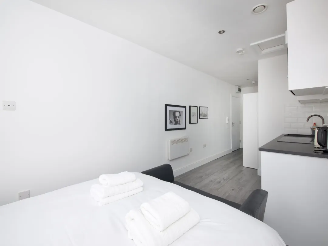 Guestready - Monochromatic Retreat - Liverpool
