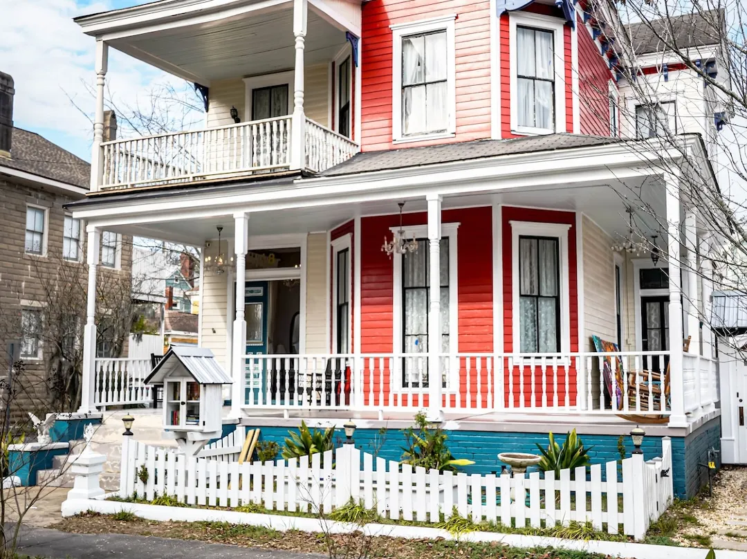Isetta Inn - Savannah, GA