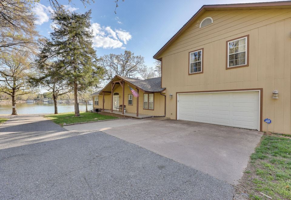 Shared Boat Ramp: Waterfront Home in Grove, Grove - Best Rates ...