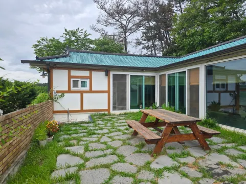 Taean Masilgil Dogchaepensyeon - Taean-gun