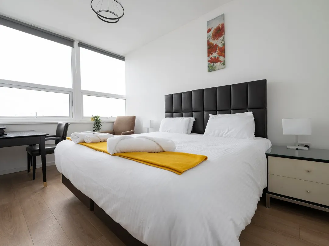 Sleek Urban Retreat With Gym Access - Birmingham