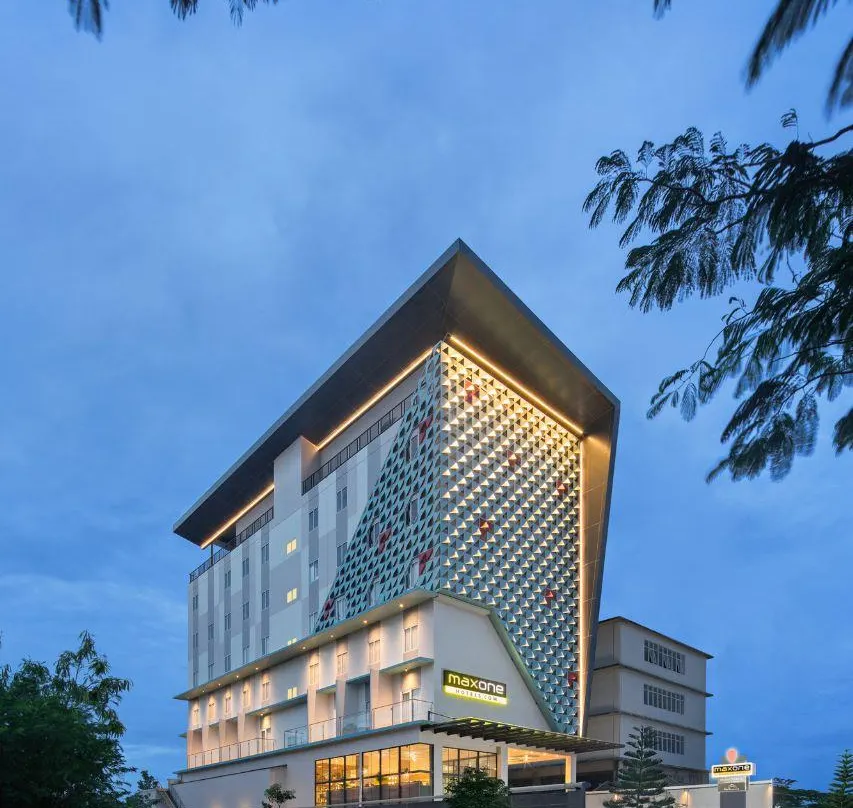 Maxonehotels @ Kota Harapan Indah - Jakarta