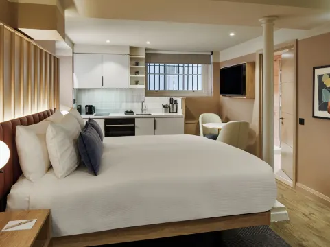 Master Cannon - London