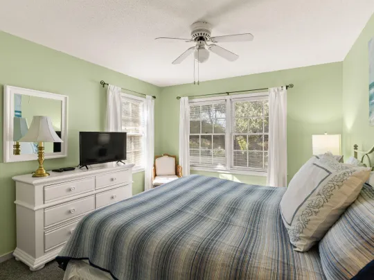 Outdoor Space And Fully Equipped Kitchen - Charming Coastal Oasis - Sea Island, GA