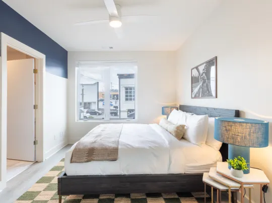 Spacious Rooftop Patios And Chic Design - Captivating Nashville Retreat - Hendersonville, TN