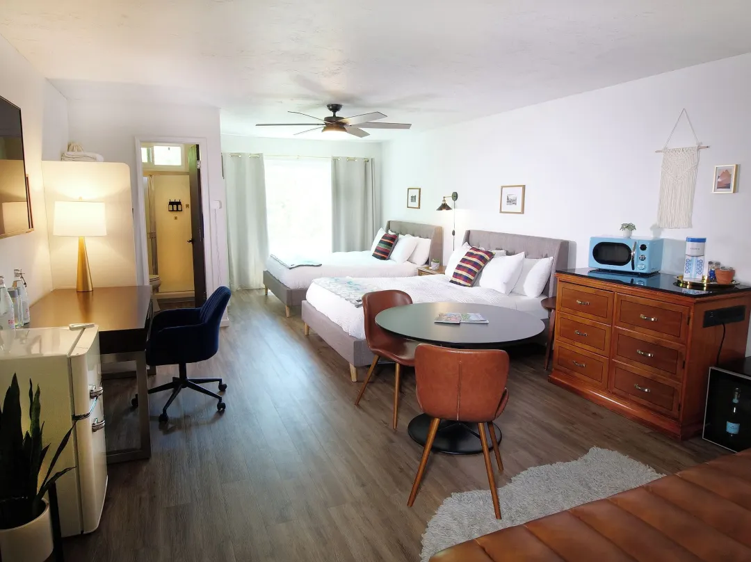 Sierra Blue Hotel & Swim Club - Big Bear Lake, CA