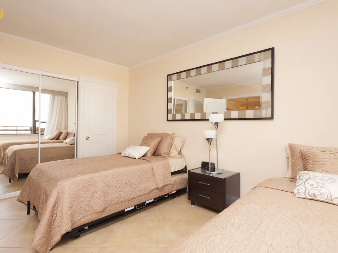 Corner 2.5 Br W/ Balcony And Bay-city Views - 1620 - Miami Beach, FL
