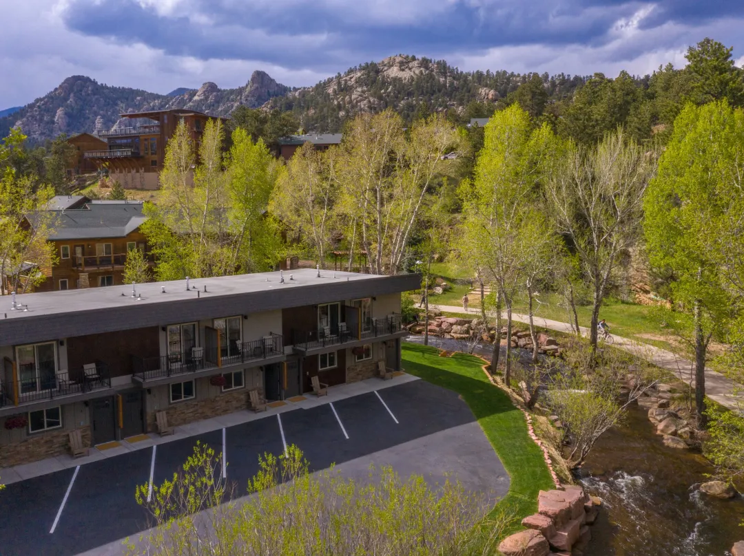 Riverside Retreat - Waterfront, Wifi, Mountain Views - Estes Park, CO