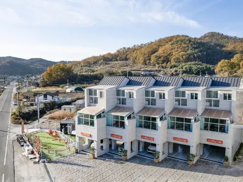 Gyeongju Joypoolvilla&kidspension - Gyeongju-si