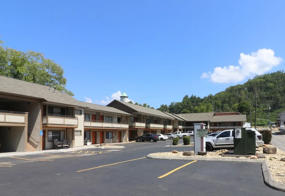 Mountain Village Inn Condominiums - Gatlinburg, TN