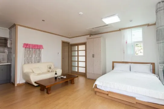 Gyeongju Jusangjeolli Pension - Gyeongju-si