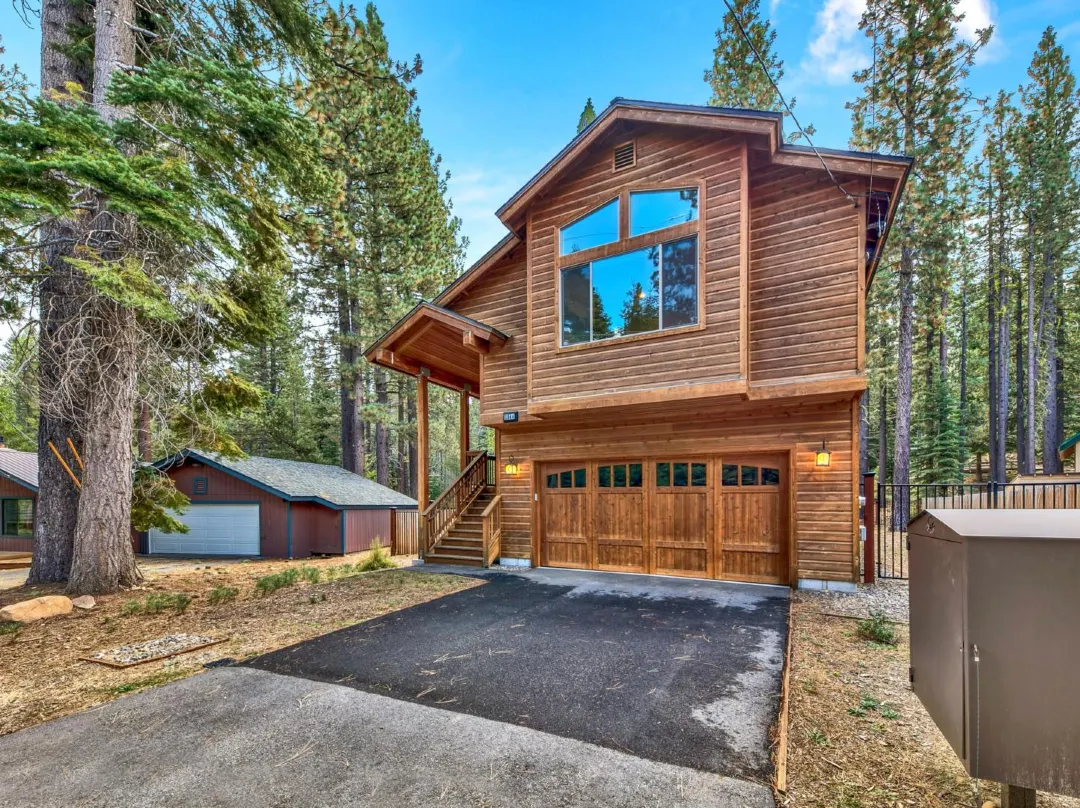 Private Hot Tub, Spacious Deck And Family Room - Charming Retreat - Lake Tahoe