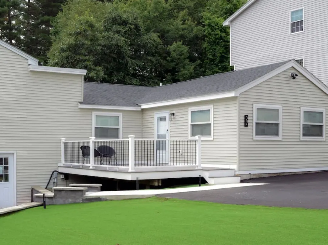 Lake Access 4 Bed 3 Bath Hot Tub - Concord