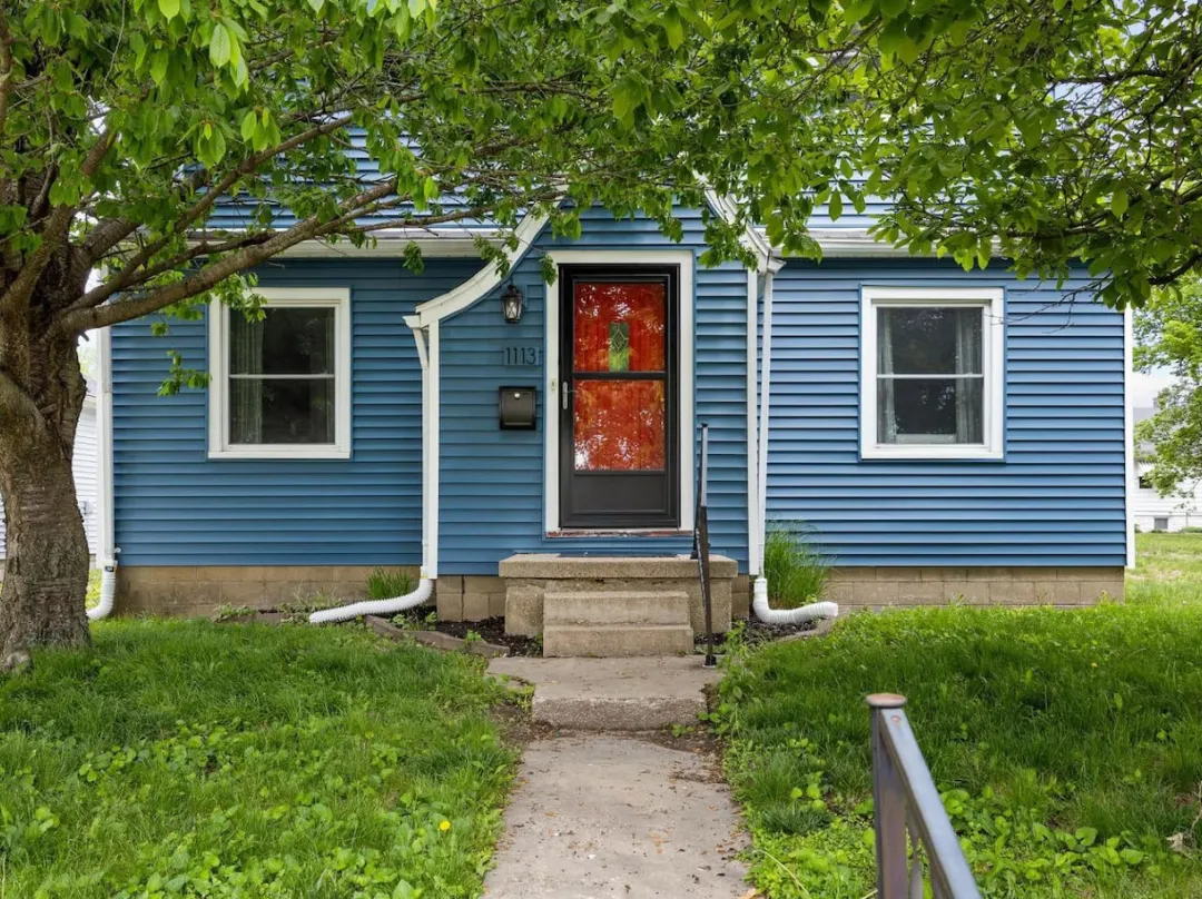 Spacious Living Area And Vibrant Kitchen - Charming Mid-century Haven - Peoria, IL