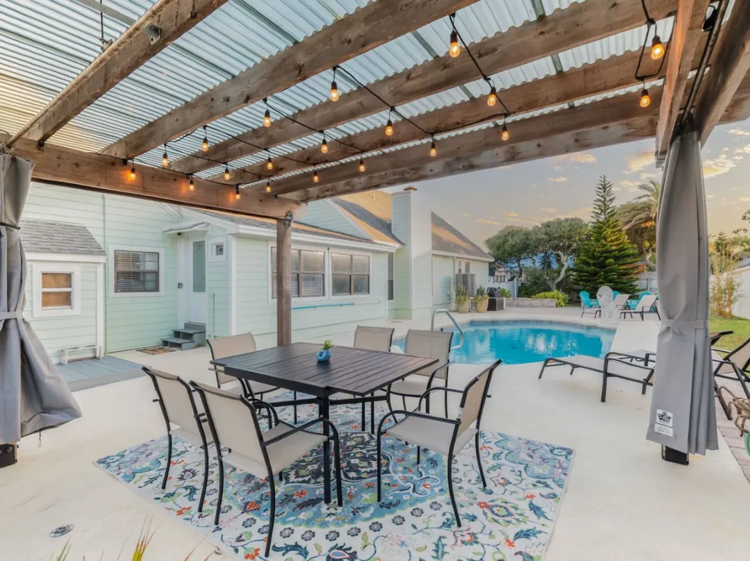 Spacious Home With Outdoor Pool And Cozy Firepit - Charming Oasis - St. Augustine, FL