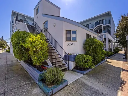 Modern Kitchen And Pool Access - Stunning Coastal Retreat - Wildwood, NJ