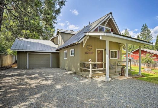 Cabin w/ Backyard Space - ½ Mi to Trinity Lake!,Trinity County ...