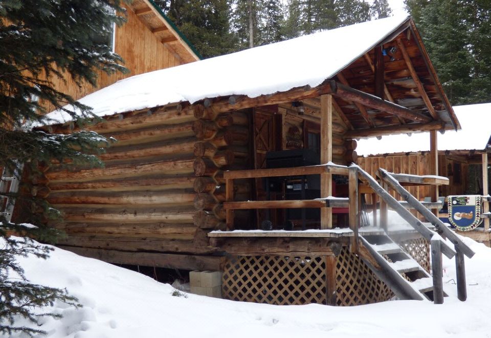 Agate's Cabin - A Wolf Crossing Cabin Next to Yellowstone National Park ...