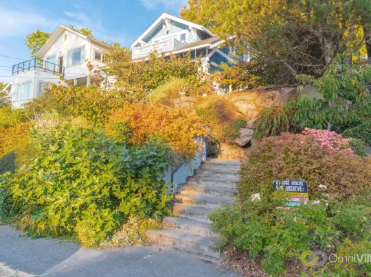 Stunning Mountain Views And Cozy Amenities - Gorgeous Charming Retreat - Seattle, WA