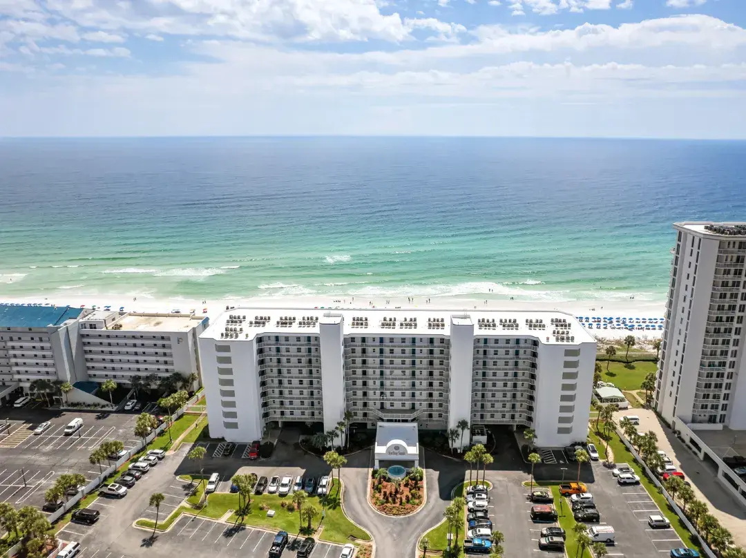 Vibrant Decor And Unobstructed Views - Charming Coastal Retreat - Destin