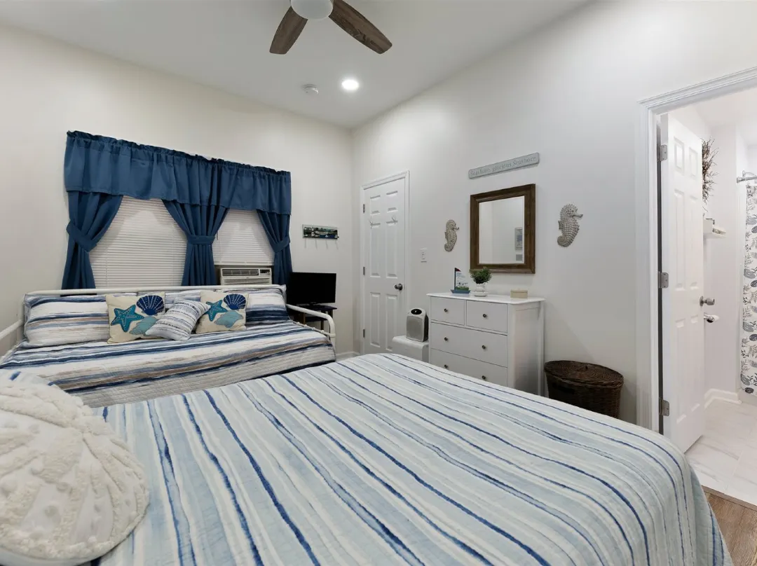 Steps To Pool And Beach With Modern Comforts - Charming Coastal Haven - Wildwood, NJ