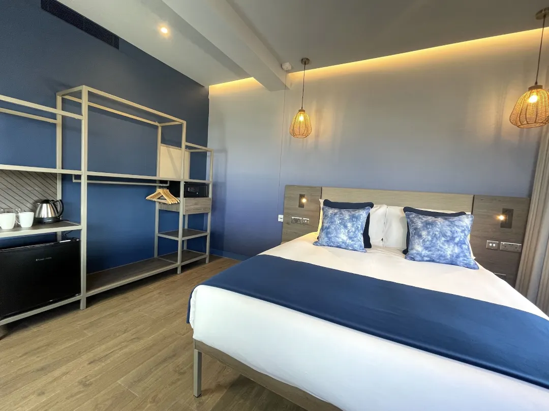 Hex Wildlife Hotel At Yorkshire Wildlife Park - Yorkshire