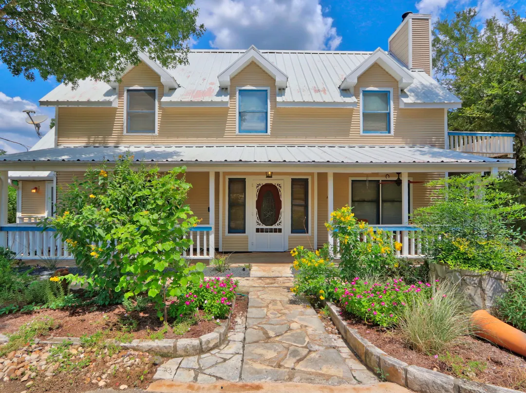 Picturesque Creekside Access And Entertaining Spaces - Stunning Retreat - Wimberley, TX
