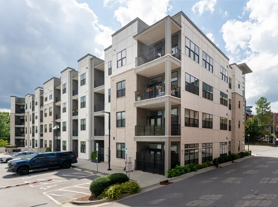 Gourmet Kitchen And Cozy Balcony - Inviting Asheville Retreat - Sierra Nevada