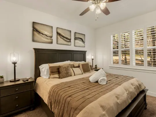 Outdoor Entertainment, Hot Tub, Modern, Quiet - Munds Park, AZ