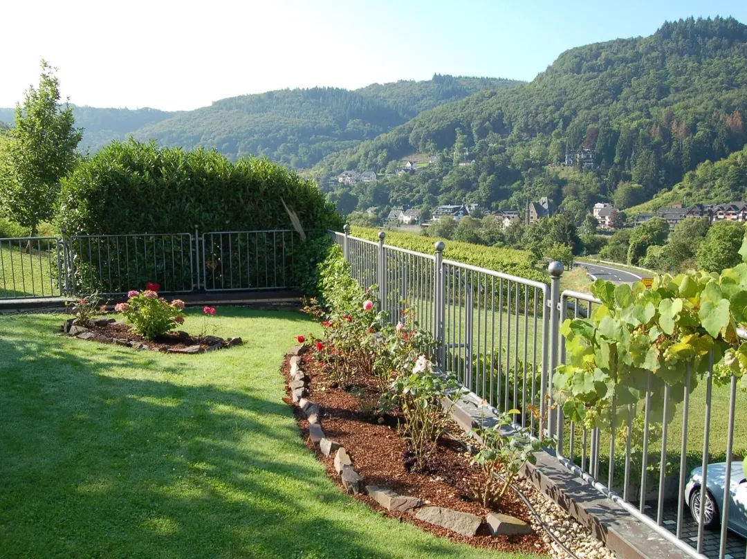 Flair Hotel Am Rosenhügel - Garni - Klotten