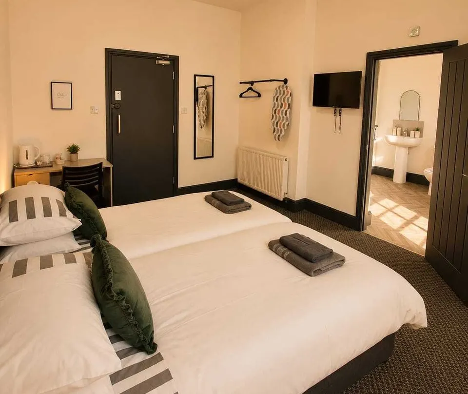 Inviting A Double Room For Business Or Leisure - Liverpool