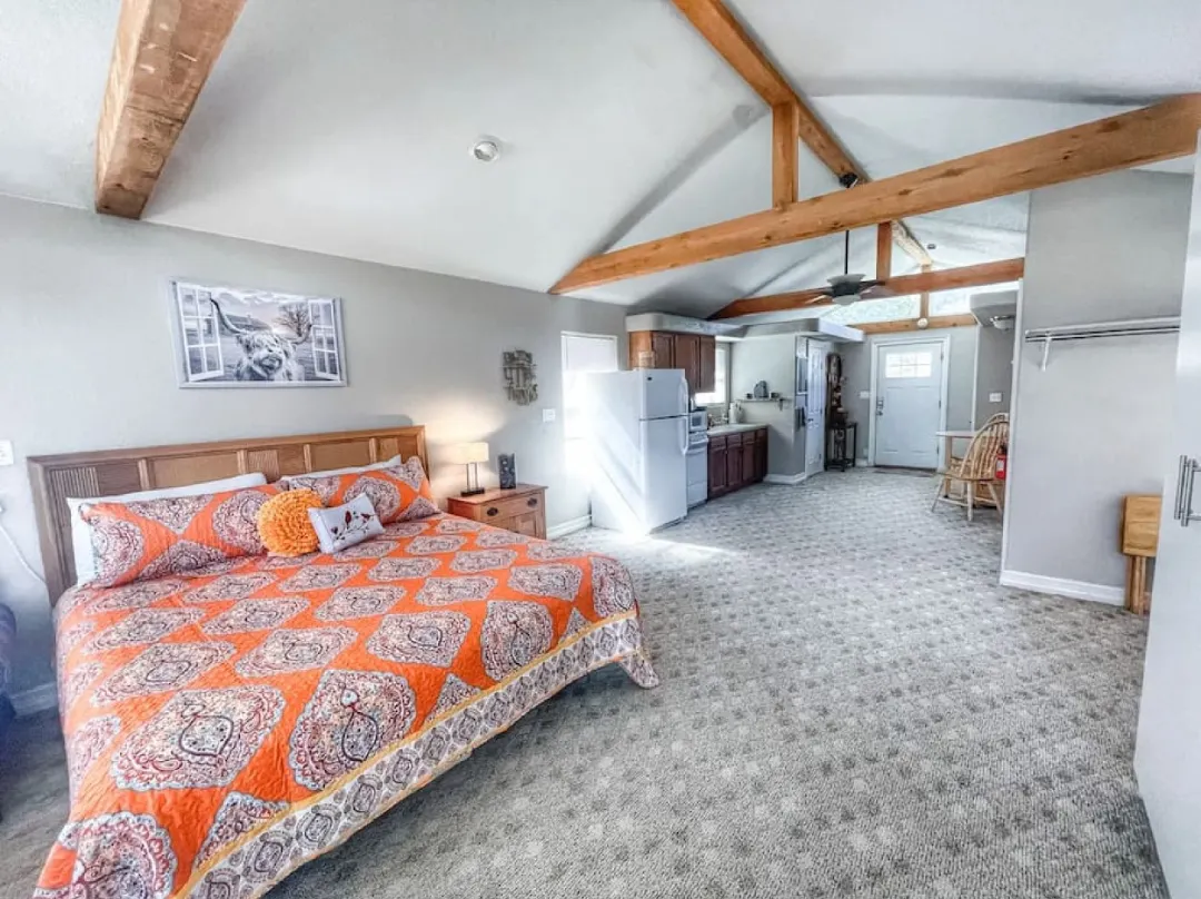 Riverside Retreat - Waterfront, Grill, Deck, Panoramic Views - Canyon Lake, TX