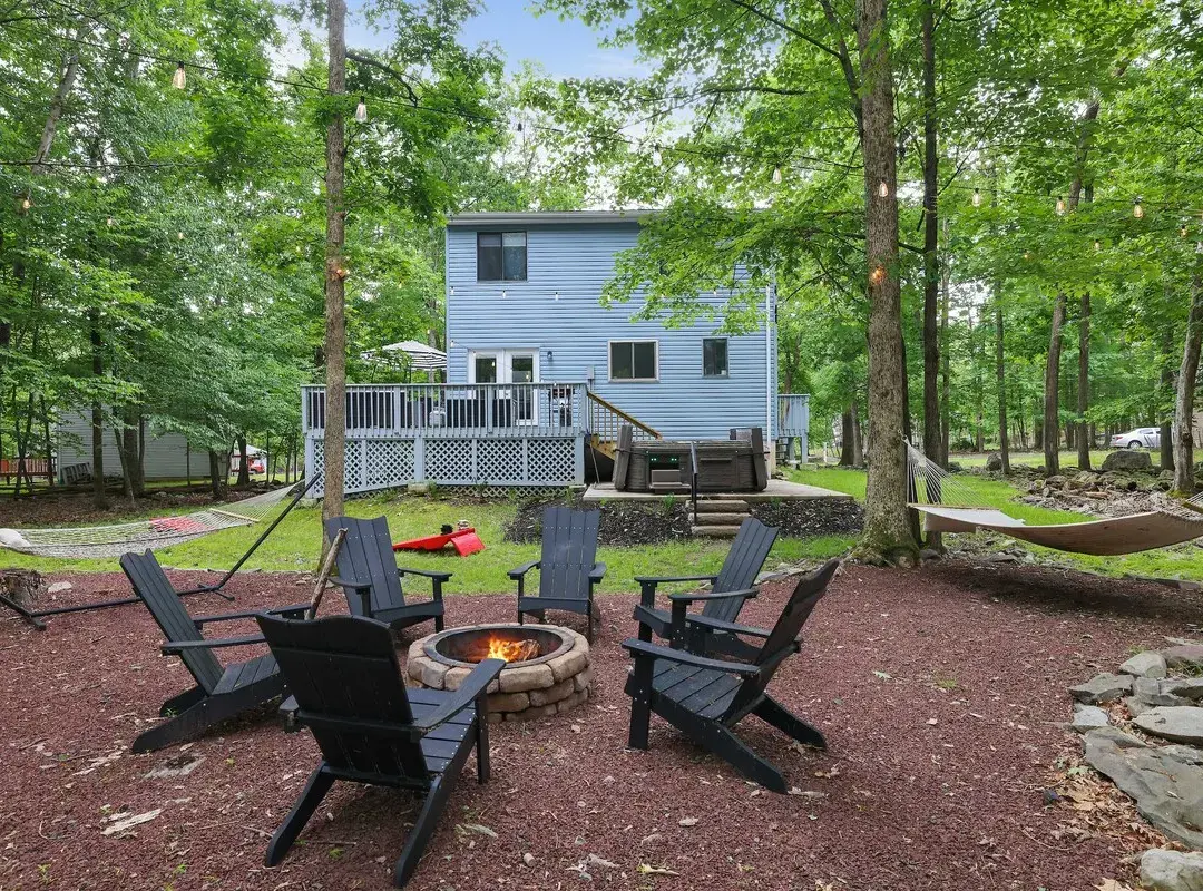 Themed| Lake | Pool | Hot Tub | Movie Screen - Pocono Mountains, PA