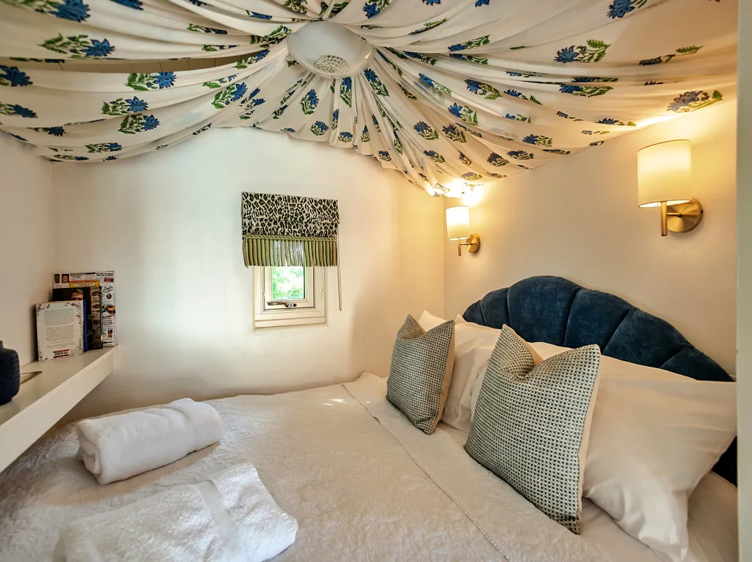 Train Carriage In Shrawardine With Starry Nights - Shropshire