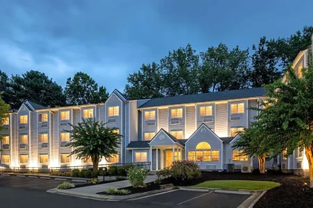 Microtel Inn & Suites by Wyndham Atlanta/Buckhead Area Reviews: 102 ...