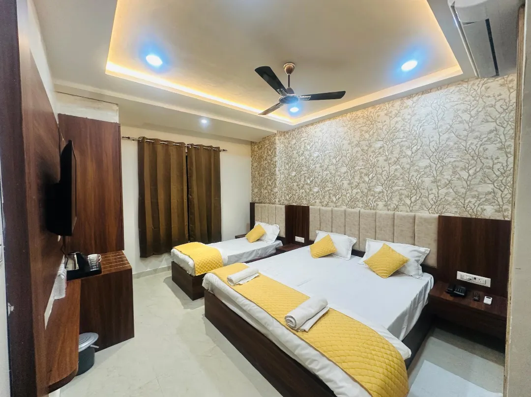 Hotel Deep Palace - Varanasi