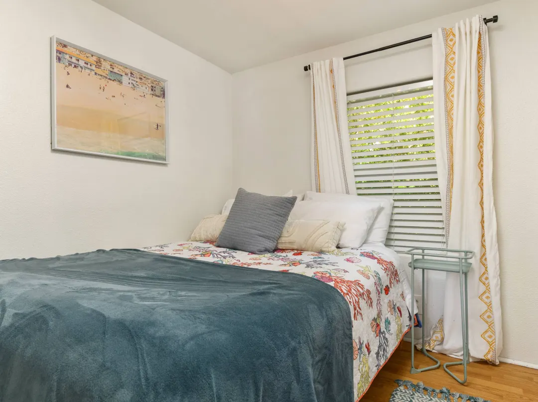 Open Floor Plan With Fire-pit And Picnic Area - Charming Oasis - Rockaway Beach, OR