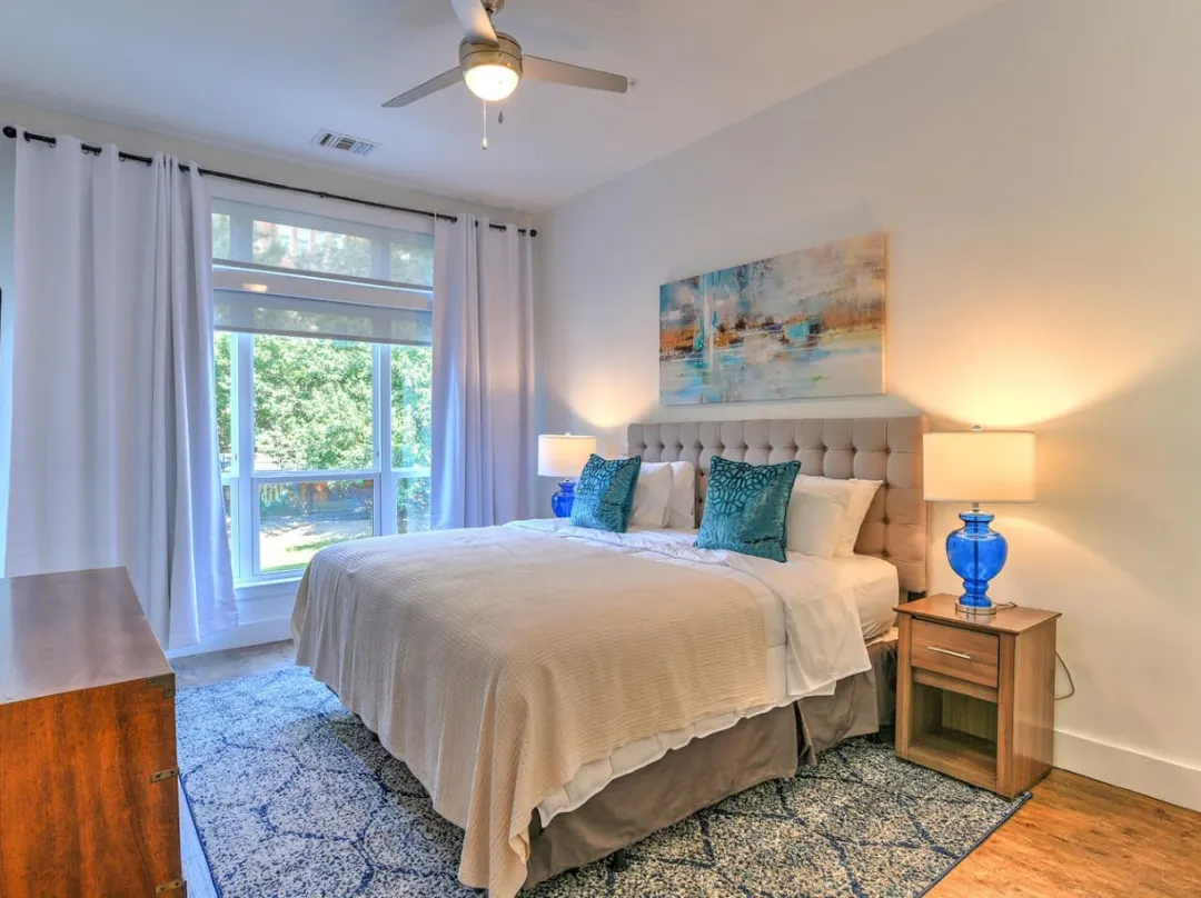 Open Floorplan And Balcony - Spacious Cozy Retreat - Sierra Nevada