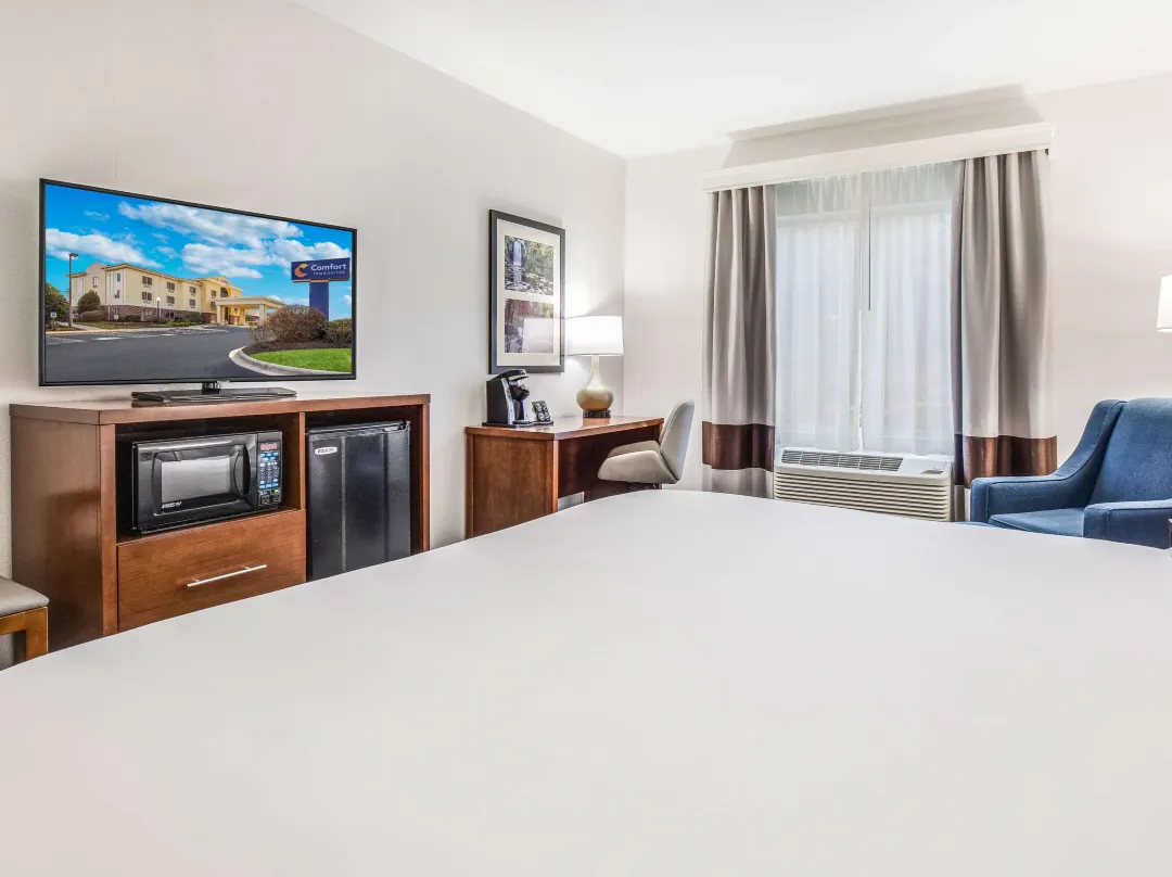 Comfort Inn & Suites - Brevard, NC