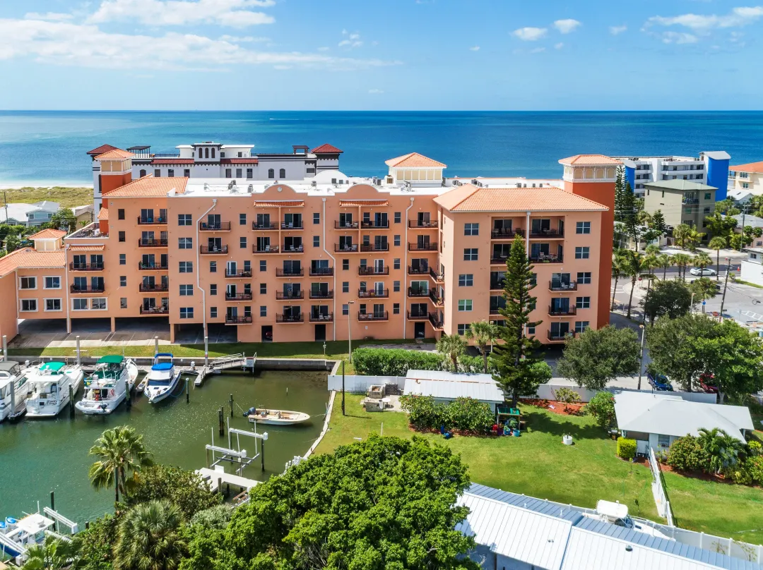 Expansive Beach And City Views With Balcony - Stunning Coastal Haven - Redington Beach, FL