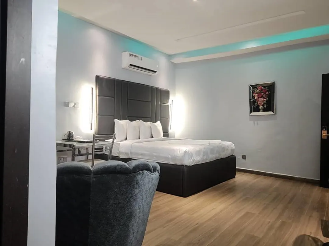Triple Tee Luxury Hotel - Lagos