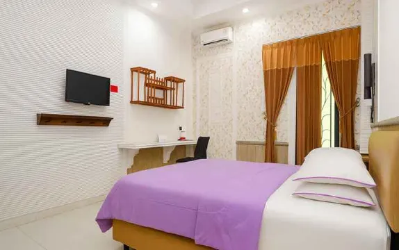 Novon Family Hotel By Tripletree - Malang