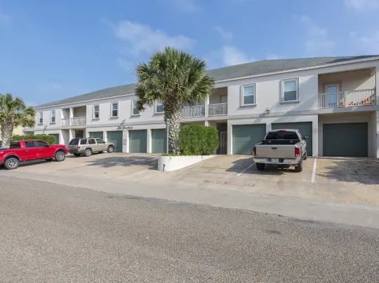 Pool Area And Spacious Interior - Inviting Family Haven - Port Isabel, TX