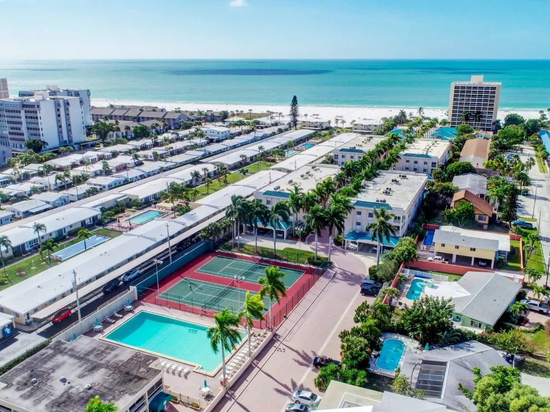 Breathtaking Beach Views And Modern Amenities - Stunning Coastal Retreat - Sarasota, FL